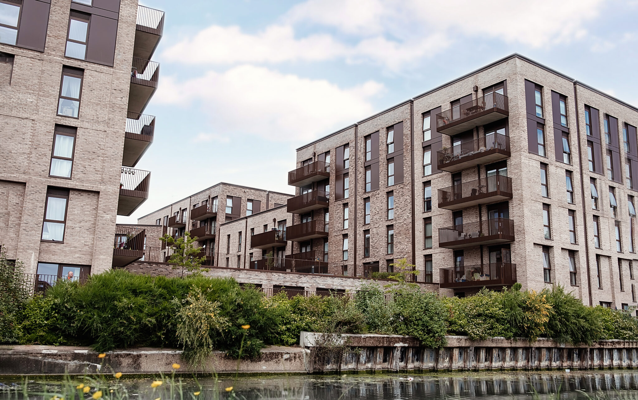 Contemporary Canal Side Development | Case Studies | A Plus Aluminium
